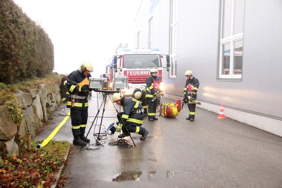 16 Kameraden absolvierten Leistungsprüfung - Bezirk Wels-Land